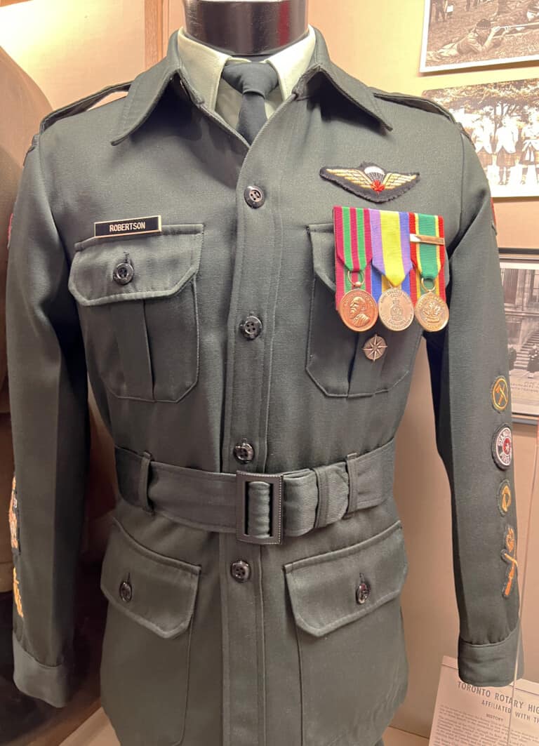RSM Graham Robertson uniform of RCACC 48th Highlanders (Cadets) - 48th ...